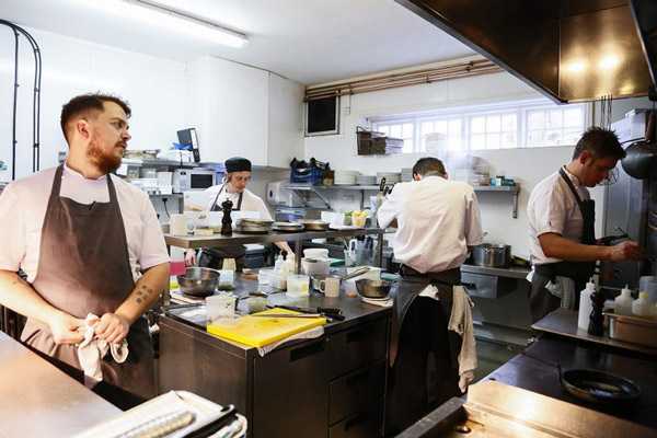 Demi chef là gì? Mô tả chi tiết công việc của Demi chef